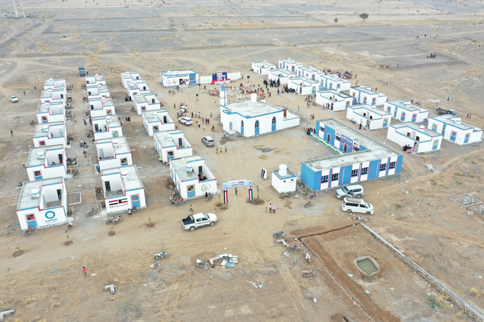 بتمويل كويتي ، وفد جمعية النجاة الخيرية يفتتح مشروع إنشاء قرية الدبوس بمحافظة الحديدة . Yanabia ...